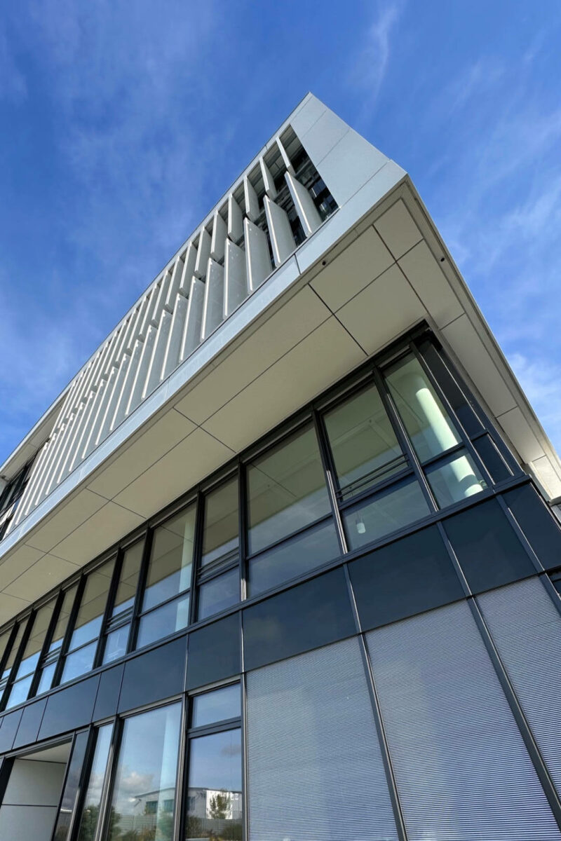 Neubau KESSEL AG - Innenarchitektur für modernes Bürogebäude