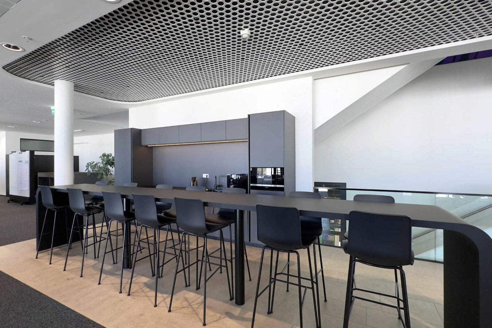 Neubau KESSEL AG - Innenarchitektur für modernes Bürogebäude